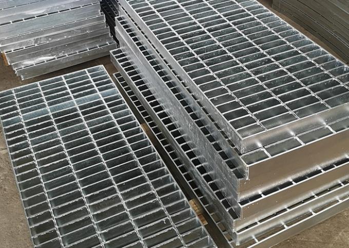 ความกว้าง 2 เมตรน้ำหนักเบา Walkway Grating Powder Coating Pressure Welding